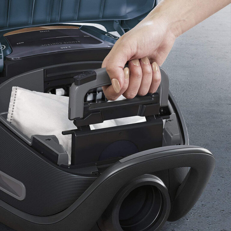 قیمت و خرید جاروبرقی آاگ مدل AEG vacuum cleaner Vx9-4-8IBM